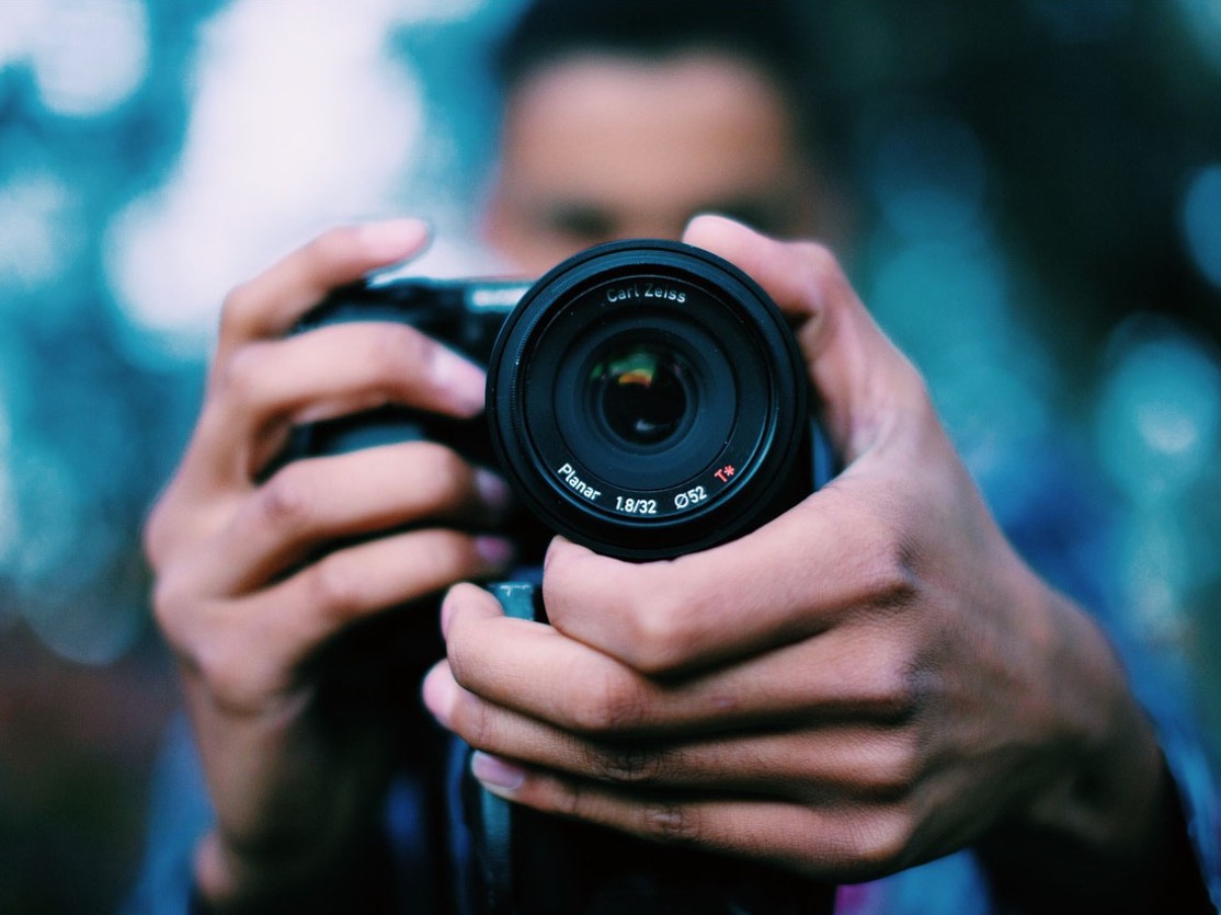 9 Mẹo Chống Rung Khi Chụp Ảnh Cầm Tay Dành Cho DSLR & Mirrorless